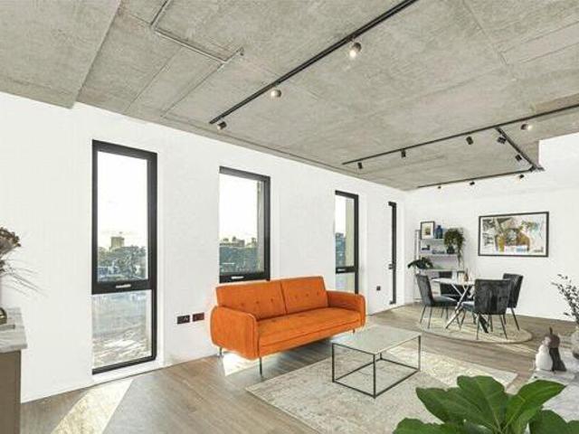 3 Bedroom Apartment For Sale In London