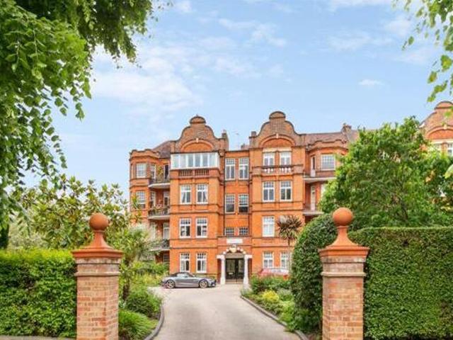 3 Bedroom Apartment For Sale In London