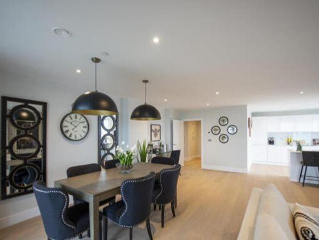 3 Bedroom Apartment For Sale In London