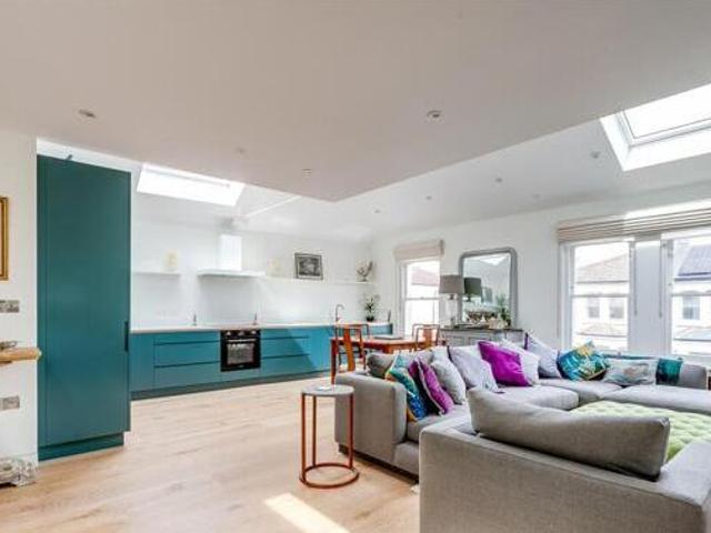 3 Bedroom Apartment For Sale In London