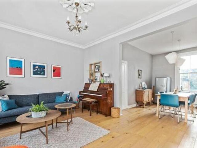 3 Bedroom Apartment For Sale In London