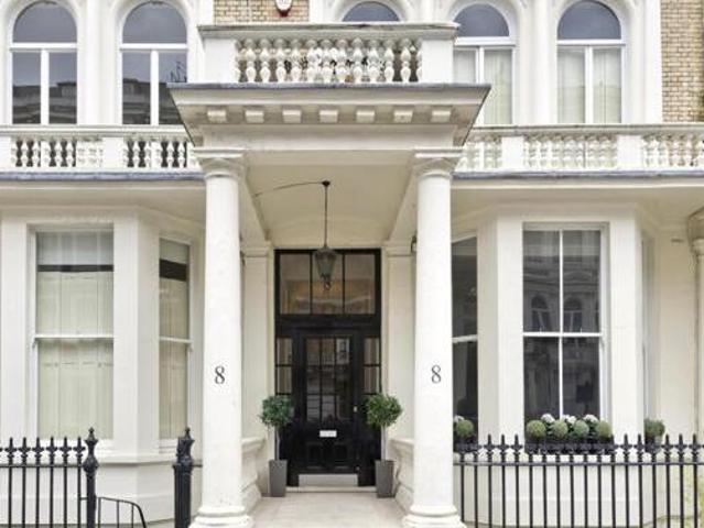 3 Bedroom Apartment For Sale In London