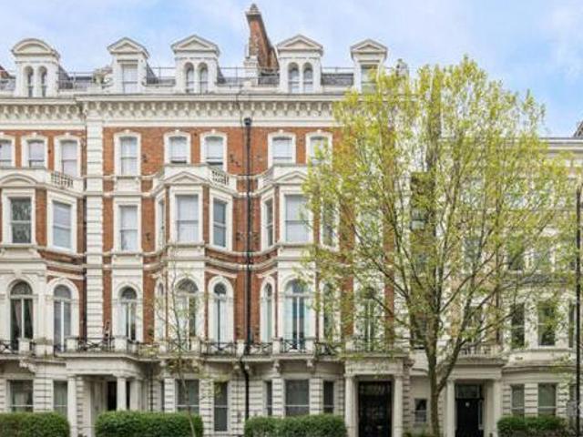 3 Bedroom Apartment For Sale In London