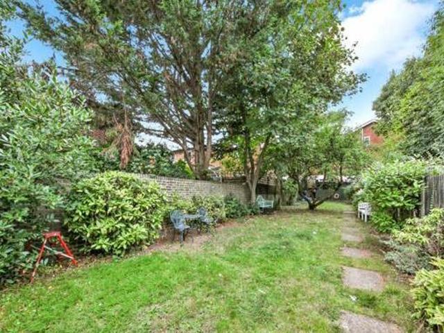 3 Bedroom Apartment For Sale In London