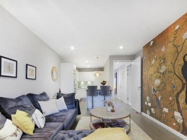 3 Bedroom Apartment For Sale In London