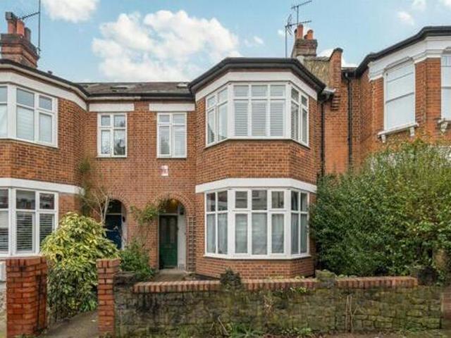3 Bedroom Apartment For Sale In London