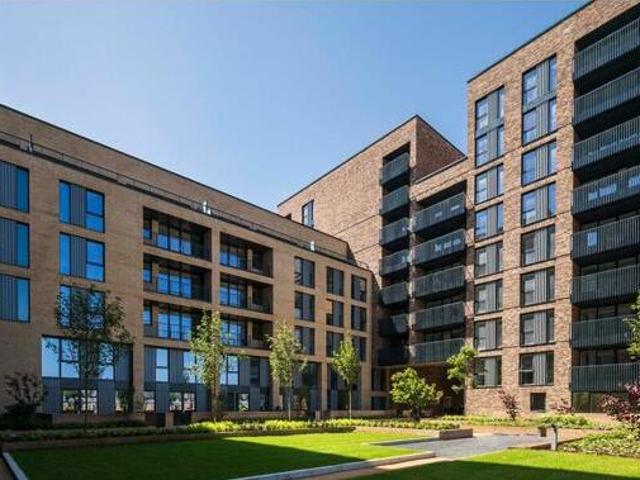 3 Bedroom Apartment For Sale In London