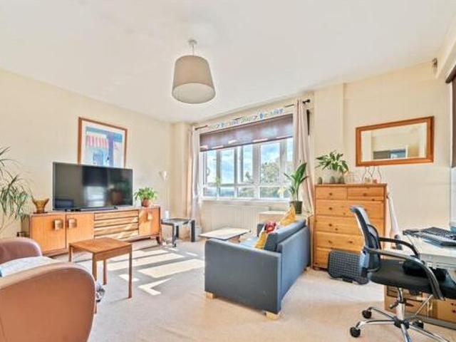 3 Bedroom Apartment For Sale In London