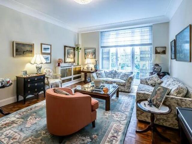 3 Bedroom Apartment For Sale In London