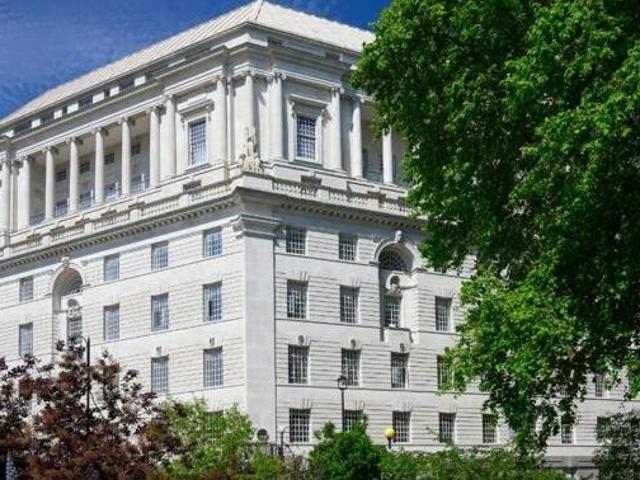 3 Bedroom Apartment For Sale In London