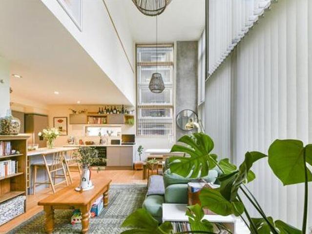 3 Bedroom Apartment For Sale In London