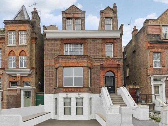 3 Bedroom Apartment For Sale In London