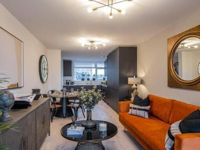 3 Bedroom Apartment For Sale In London