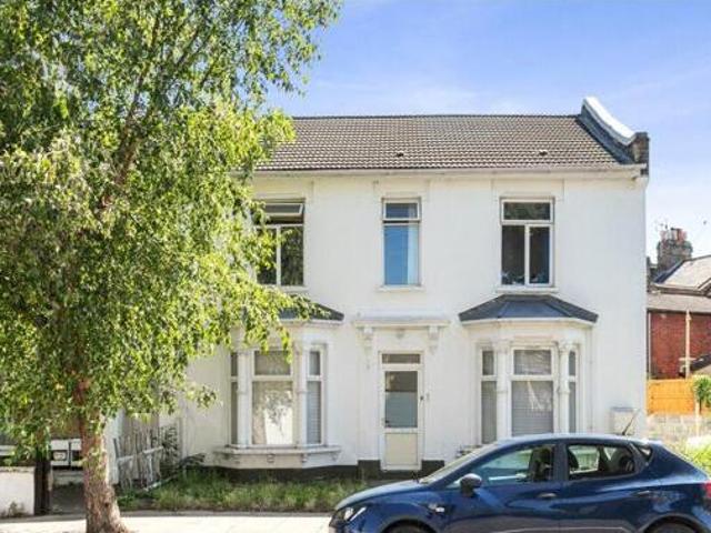 3 Bedroom Apartment For Sale In London