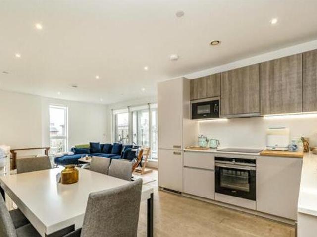 3 Bedroom Apartment For Sale In London