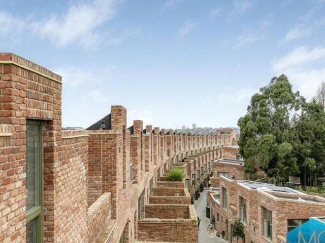 3 Bedroom Apartment For Sale In London