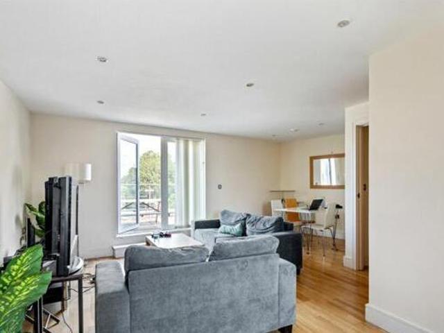 3 Bedroom Apartment For Sale In London