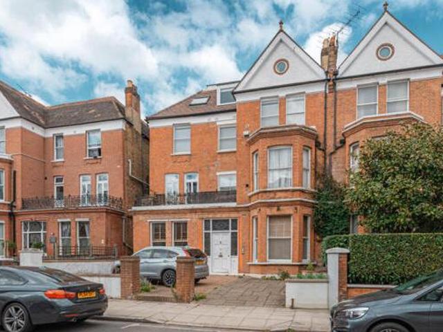 3 Bedroom Apartment For Sale In London