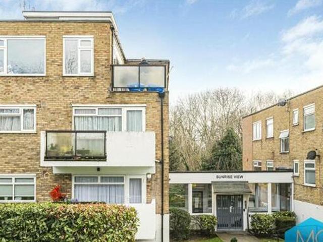 3 Bedroom Apartment For Sale In London