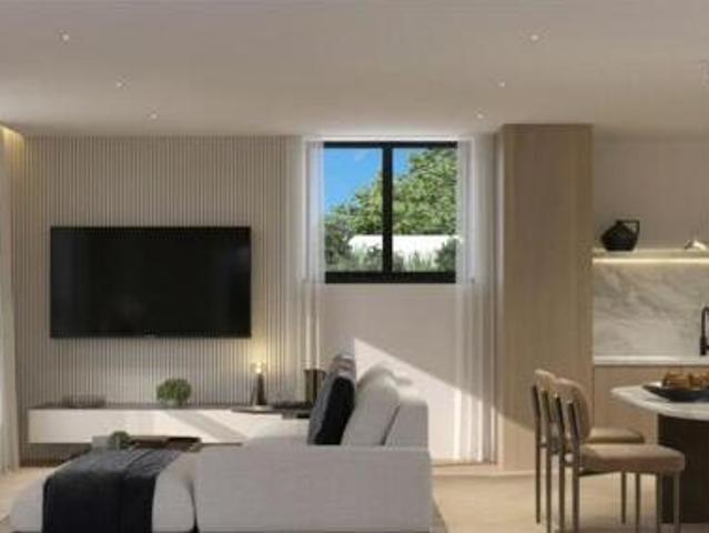 3 Bedroom Apartment For Sale In London