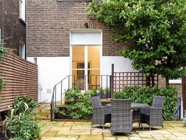 3 Bedroom Apartment For Sale In London