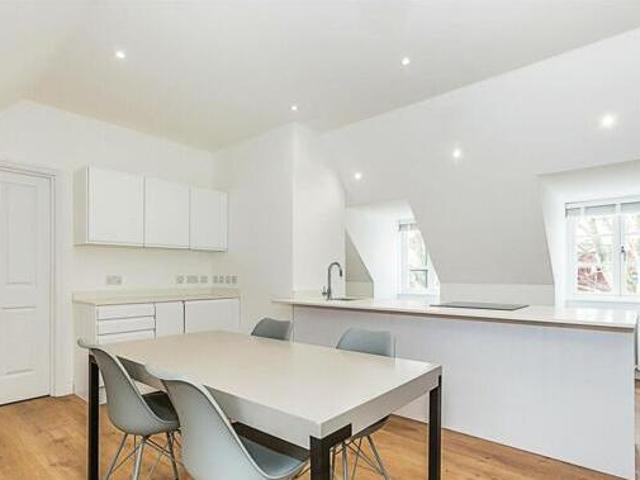 3 Bedroom Apartment For Sale In London