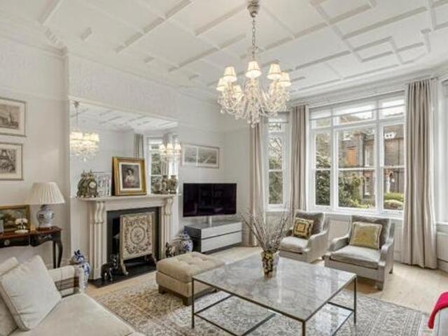 3 Bedroom Apartment For Sale In London