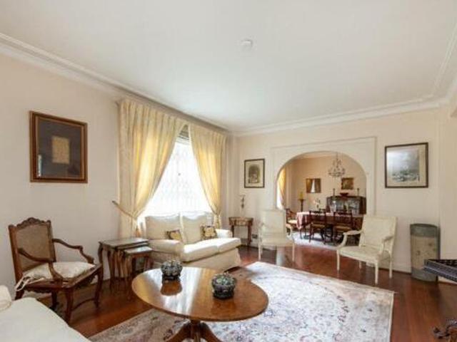 3 Bedroom Apartment For Sale In London