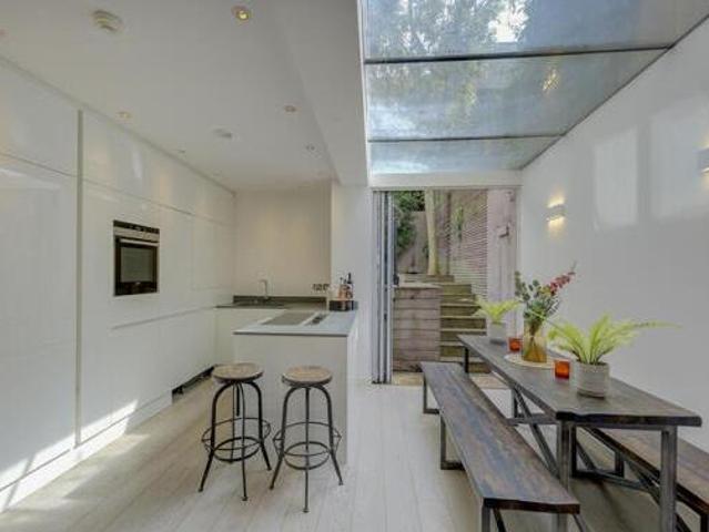 3 Bedroom Apartment For Sale In London