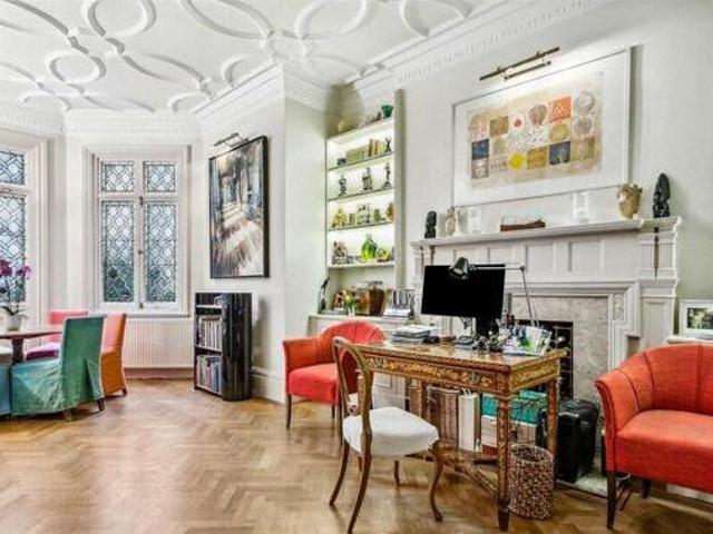 3 Bedroom Apartment For Sale In London