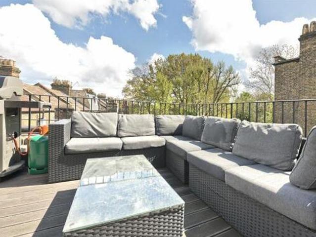 3 Bedroom Apartment For Sale In London