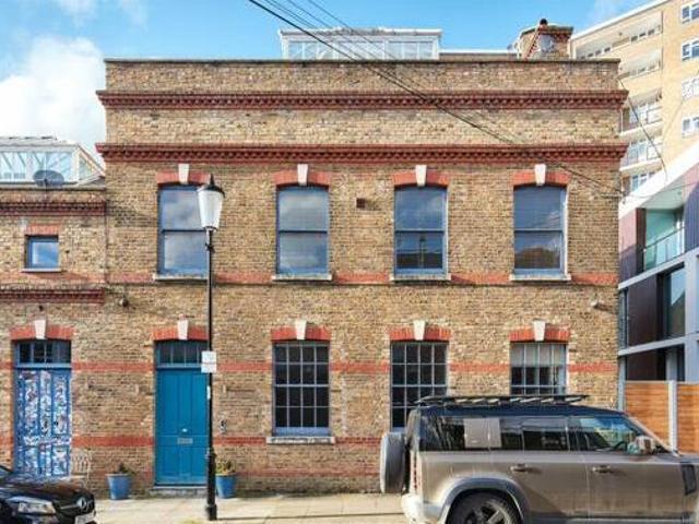 3 Bedroom Apartment For Sale In London