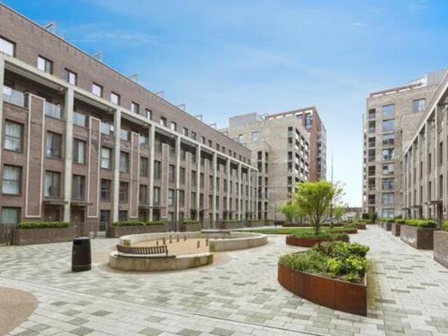 3 Bedroom Apartment For Sale In London