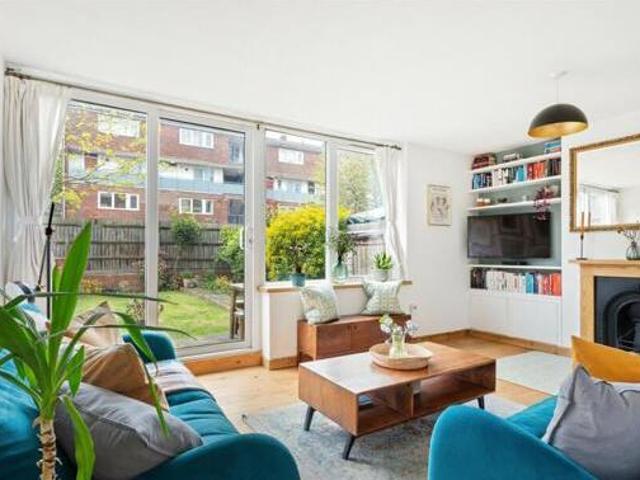 3 Bedroom Apartment For Sale In London
