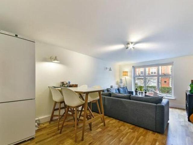 3 Bedroom Apartment For Sale In London