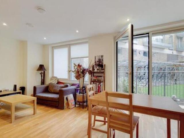 3 Bedroom Apartment For Sale In London