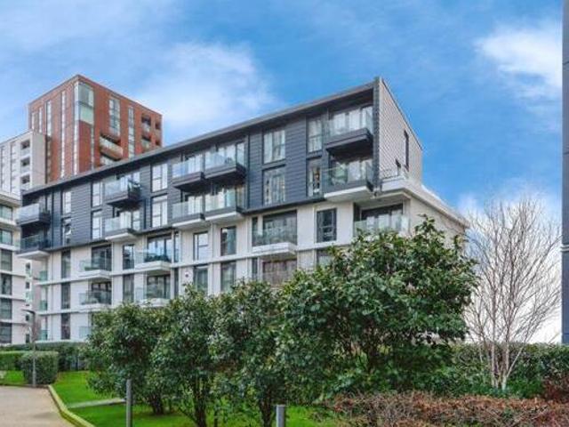 3 Bedroom Apartment For Sale In London