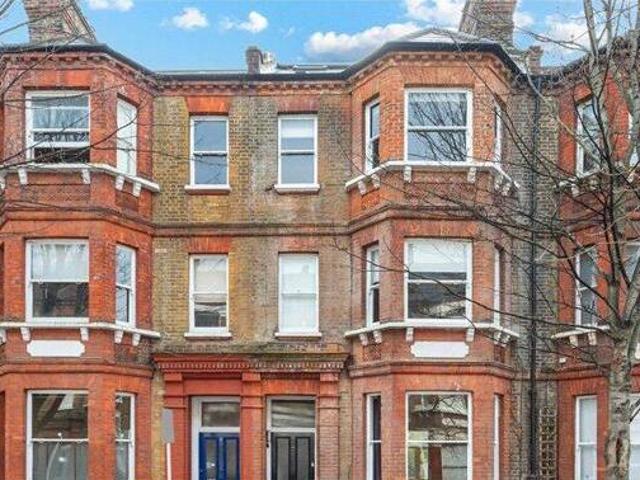 3 Bedroom Apartment For Sale In London