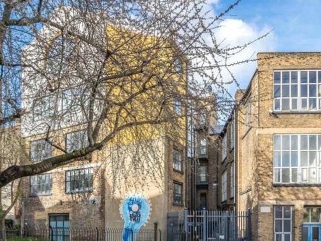 3 Bedroom Apartment For Sale In London