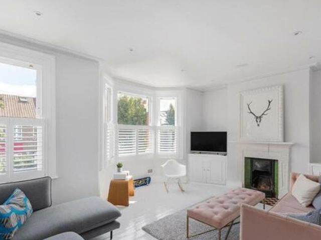 3 Bedroom Apartment For Sale In London