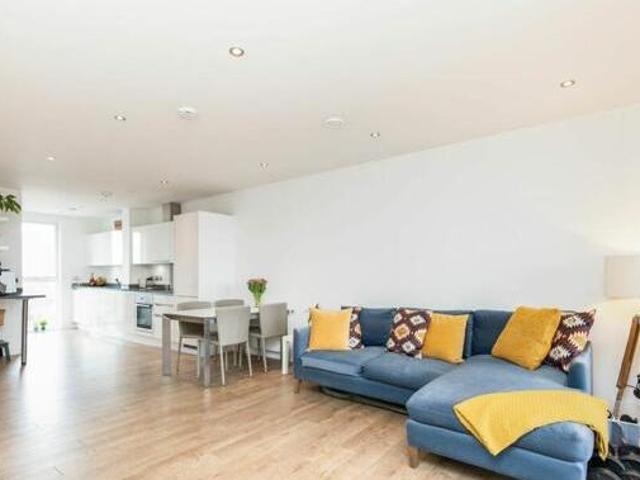 3 Bedroom Apartment For Sale In London