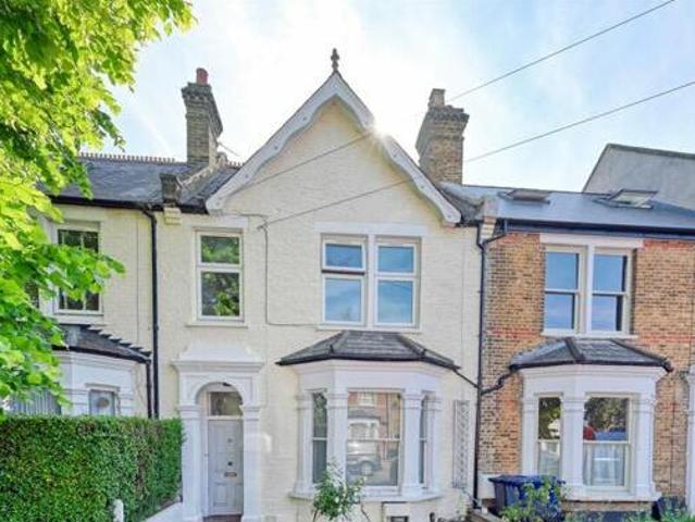 3 Bedroom Apartment For Sale In London