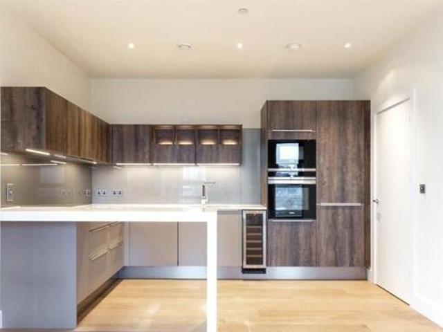 3 Bedroom Apartment For Sale In London