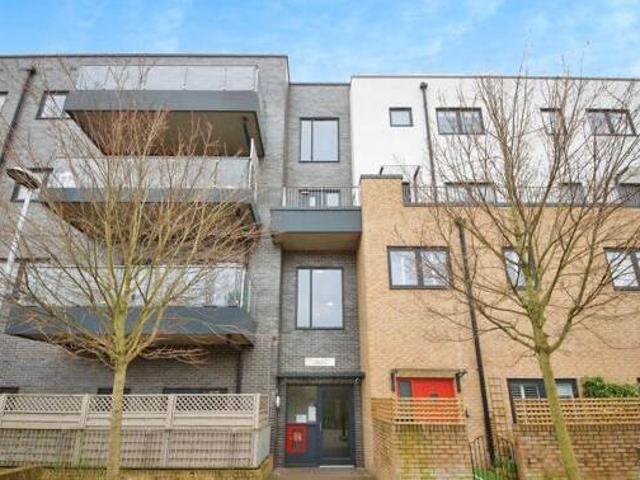 3 Bedroom Apartment For Sale In London
