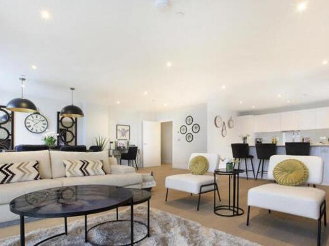 3 Bedroom Apartment For Sale In London