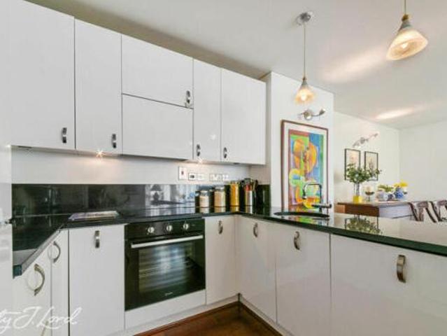 3 Bedroom Apartment For Sale In London