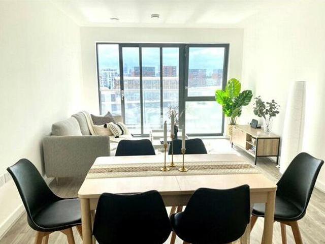 3 Bedroom Apartment For Sale In London