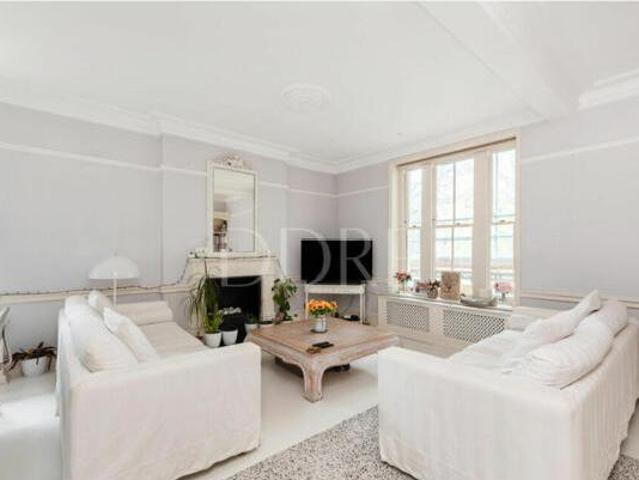 3 Bedroom Apartment For Sale In London