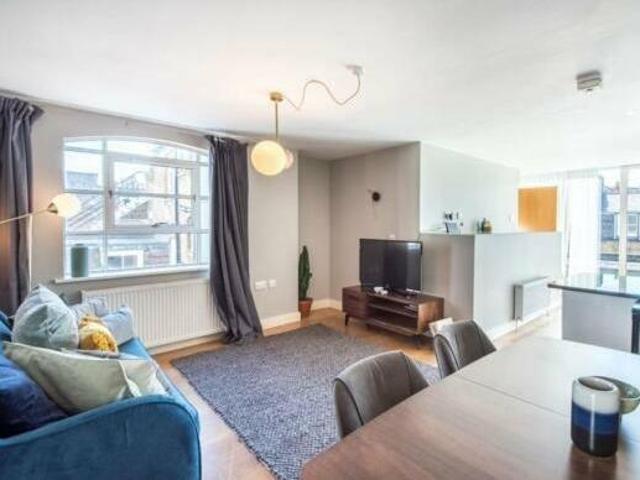 3 Bedroom Apartment For Sale In London