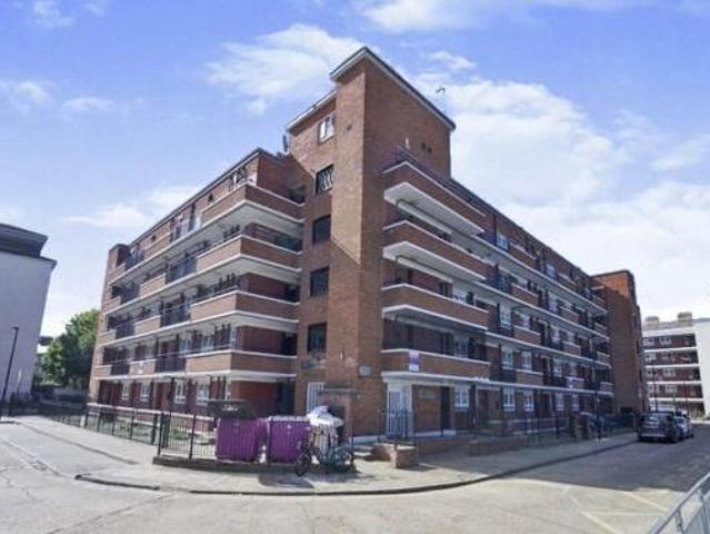 3 Bedroom Apartment For Sale In London